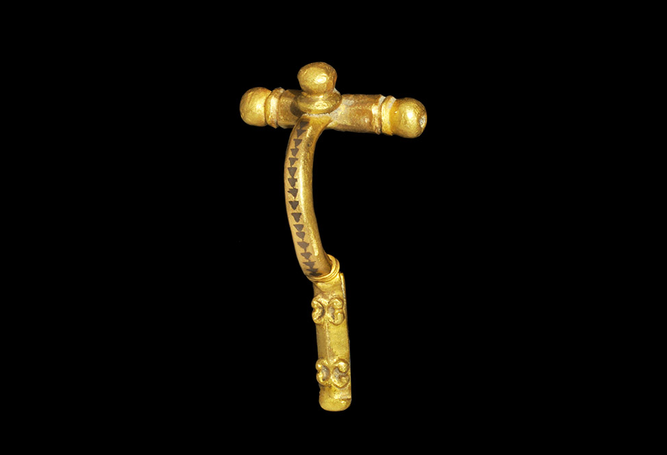 Roman Brooch with Gold Bust of Antoninus Pius - auctions & price archive