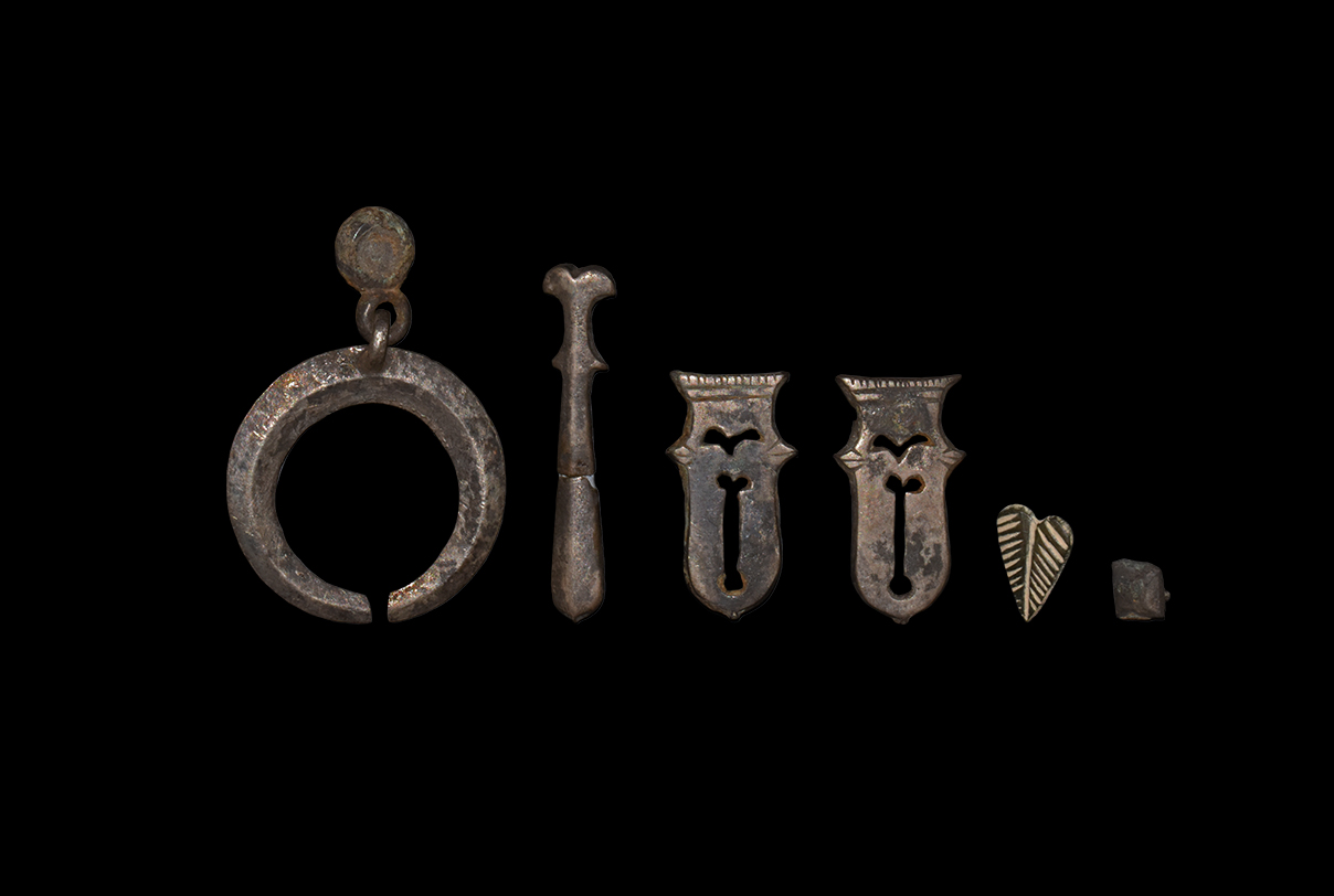 Anglo-Saxon Scabbard Pyramid Mount Group - auctions & price archive